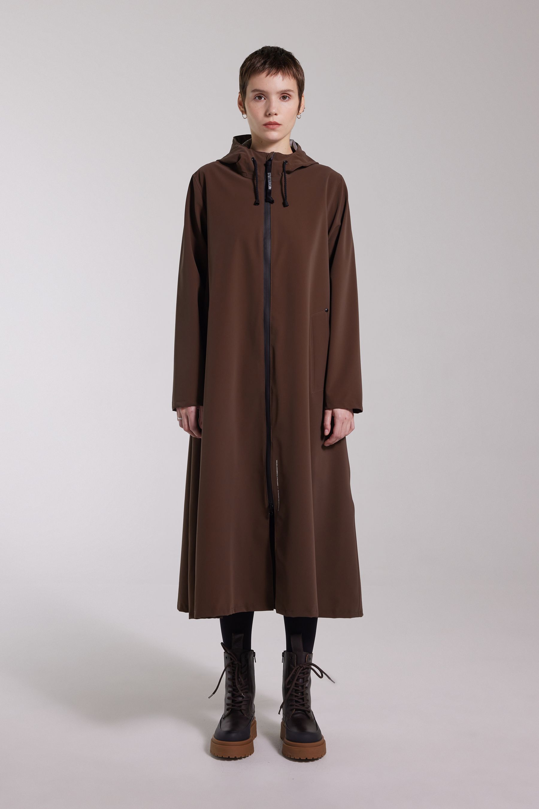 Mosebacke Long Lightweight Matte Zip Raincoat Dark Brown | STUTTERHEIM US