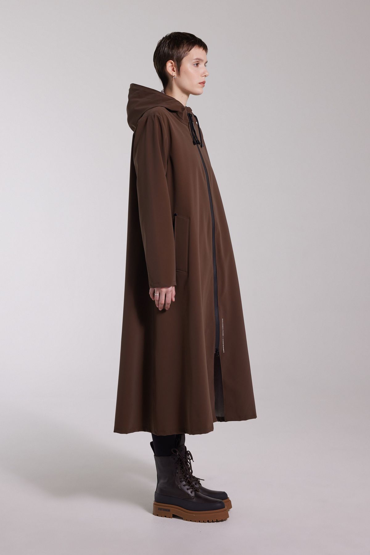 Mosebacke Long Lightweight Matte Zip Raincoat Dark Brown | STUTTERHEIM US
