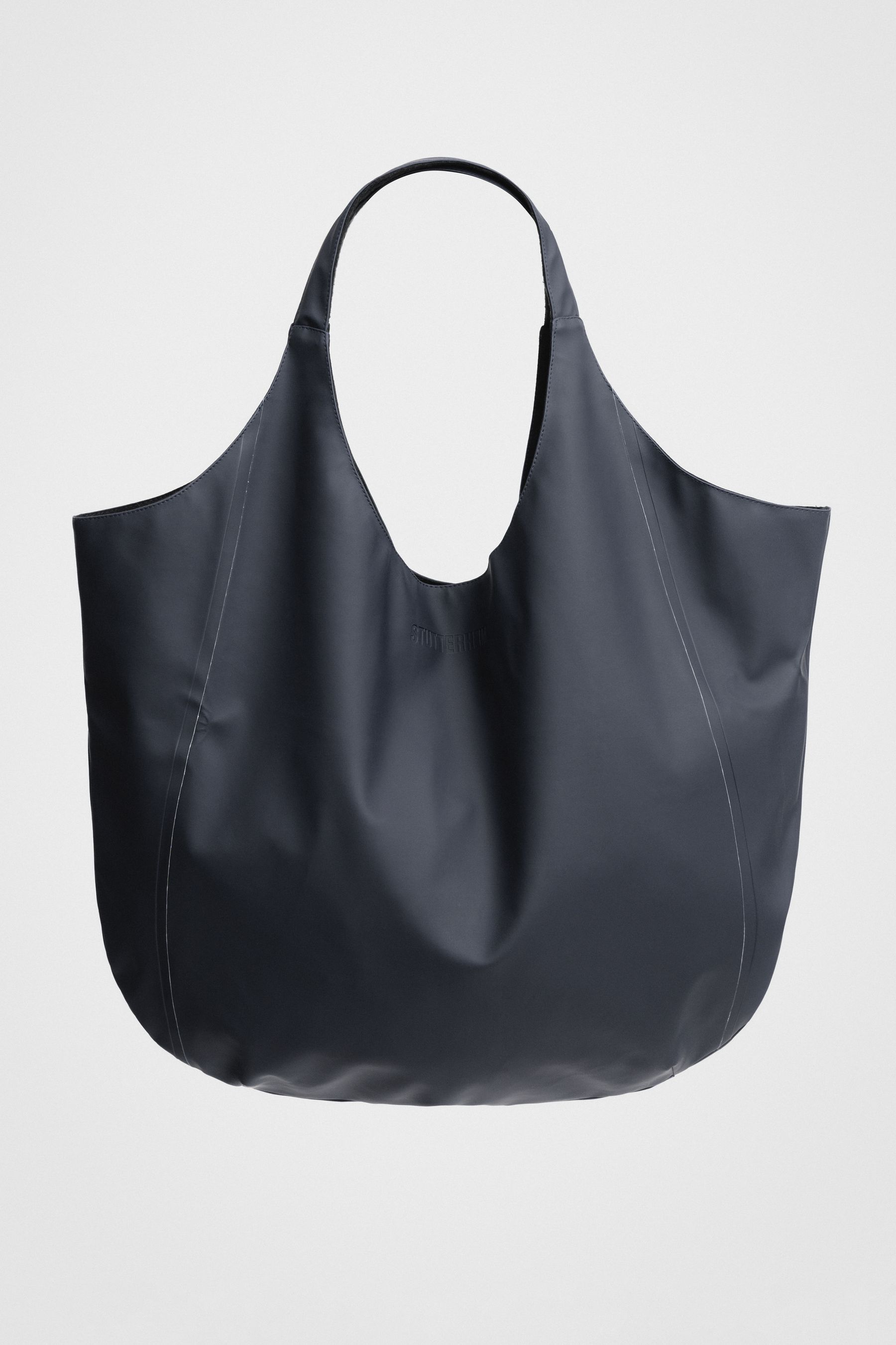 Svea Bag Navy | STUTTERHEIM US